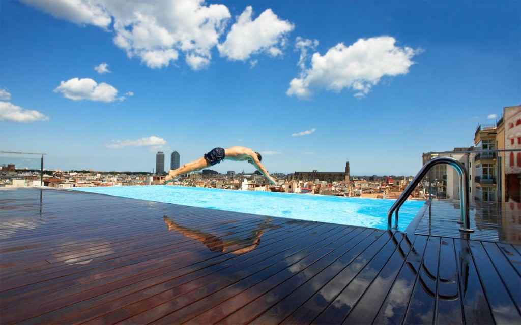 20 Most Amazing Rooftop Pools Around the World - TheBiteTour.com