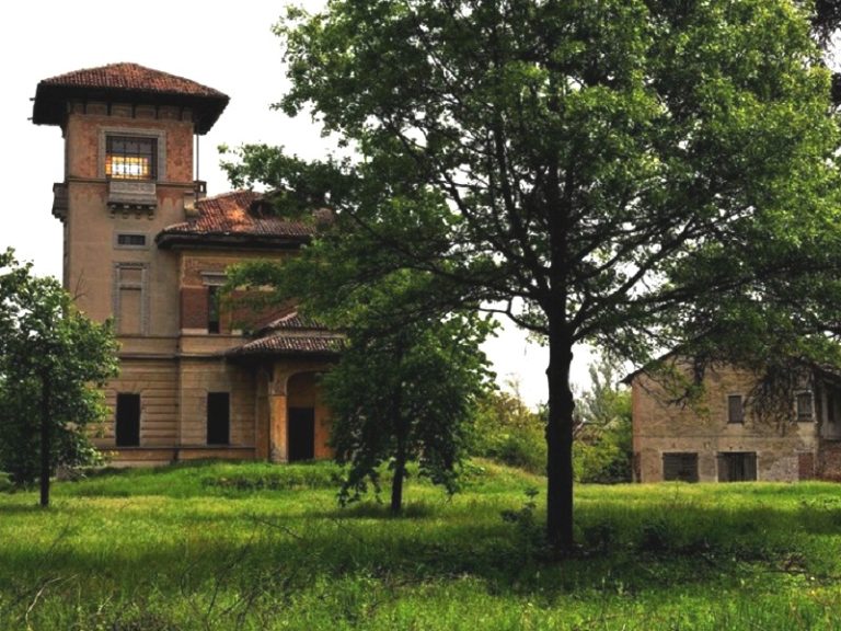 The 13 Most Haunted Houses in Italy - TheBiteTour.com