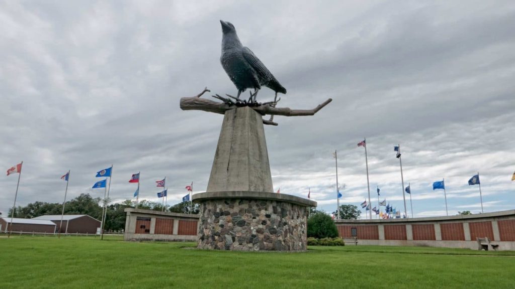 World’s Largest Crow, Belgrade - TheBiteTour.com